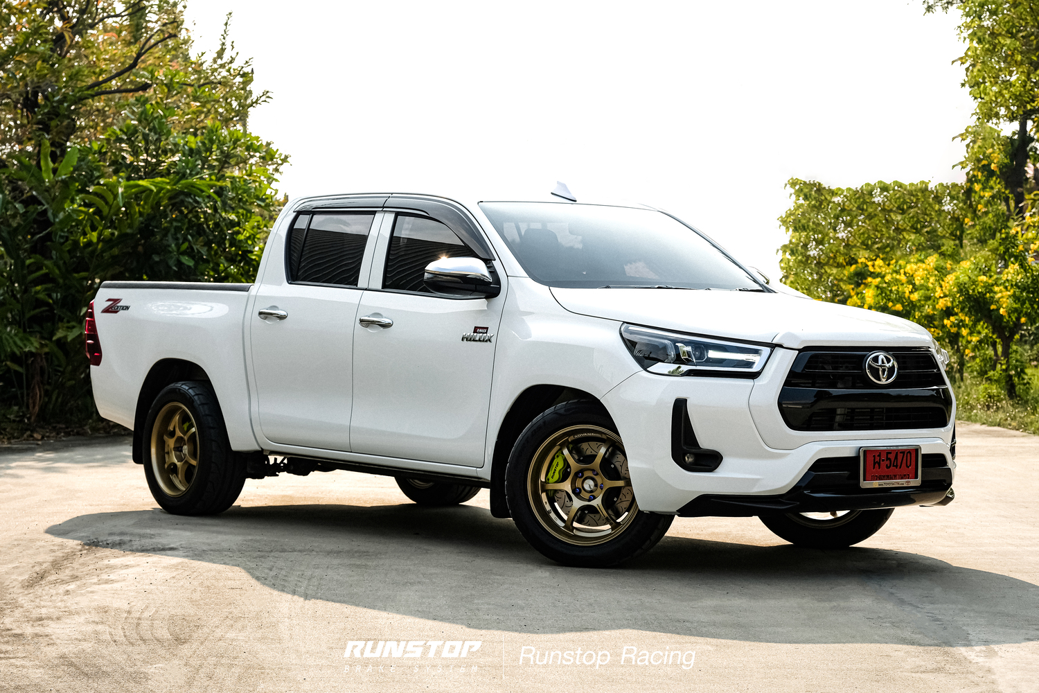 Toyota Revo 2022 2WD (ตัวเตี้ย) ล้อแม็กซ์ 18" - Runstop